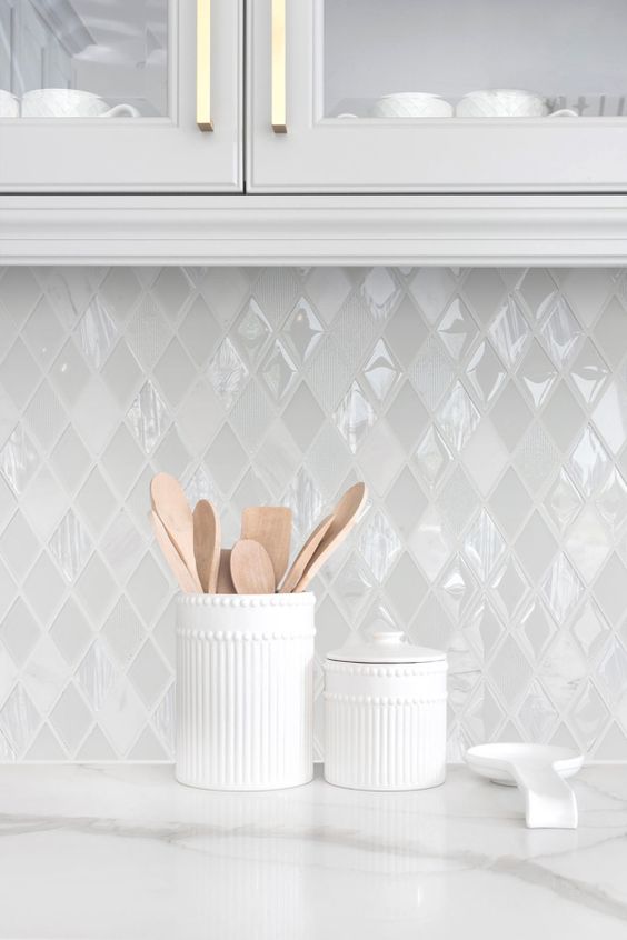 10 White Kitchen Backsplash Ideas to Elevate Your Home
